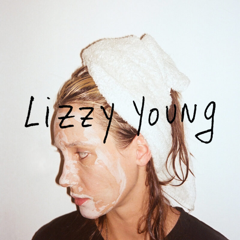 Lizzy Young is premiering today new video for single "Obvious"